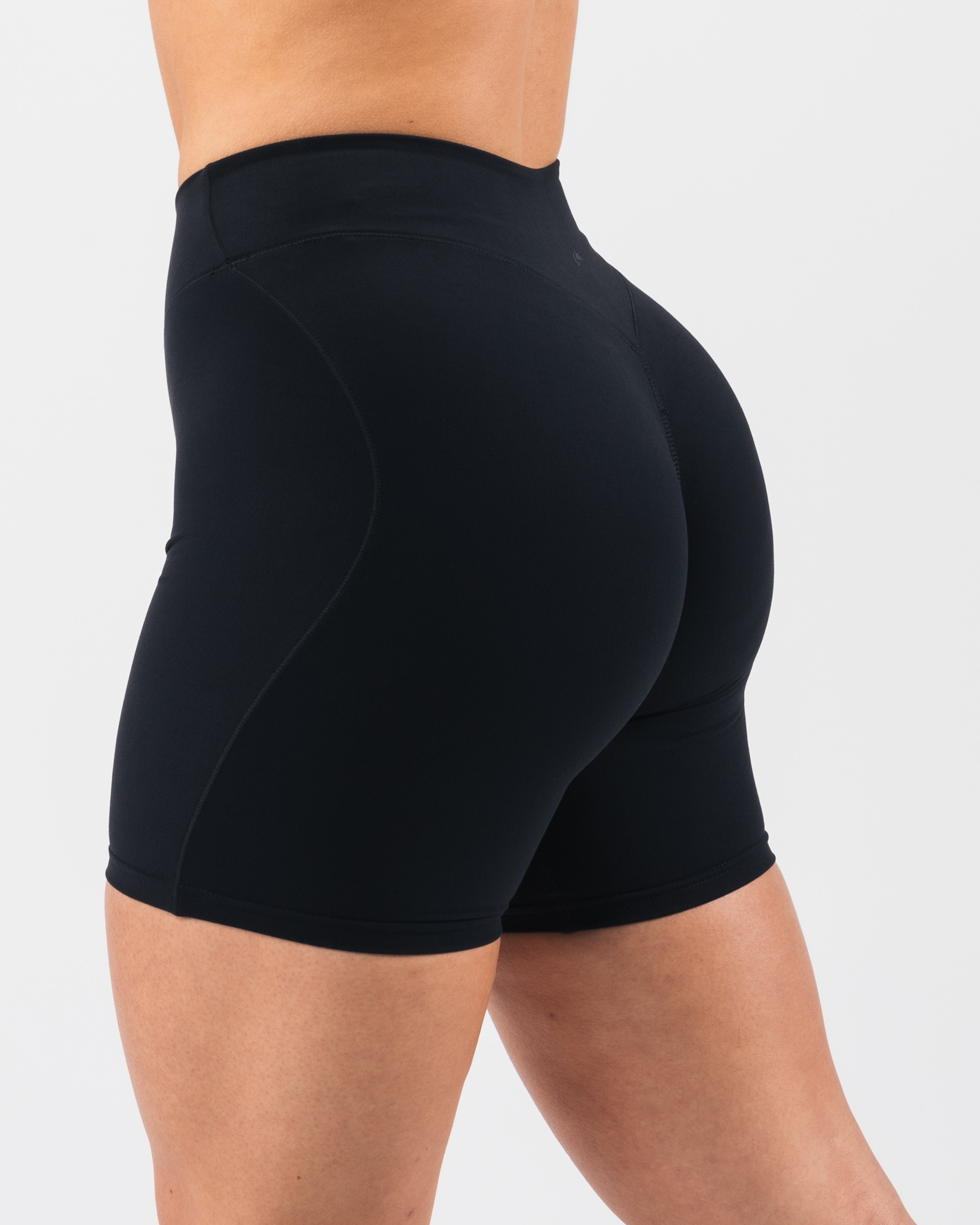 Everyday Core Mid Rise Biker Short - Black – Alphalete Athletics